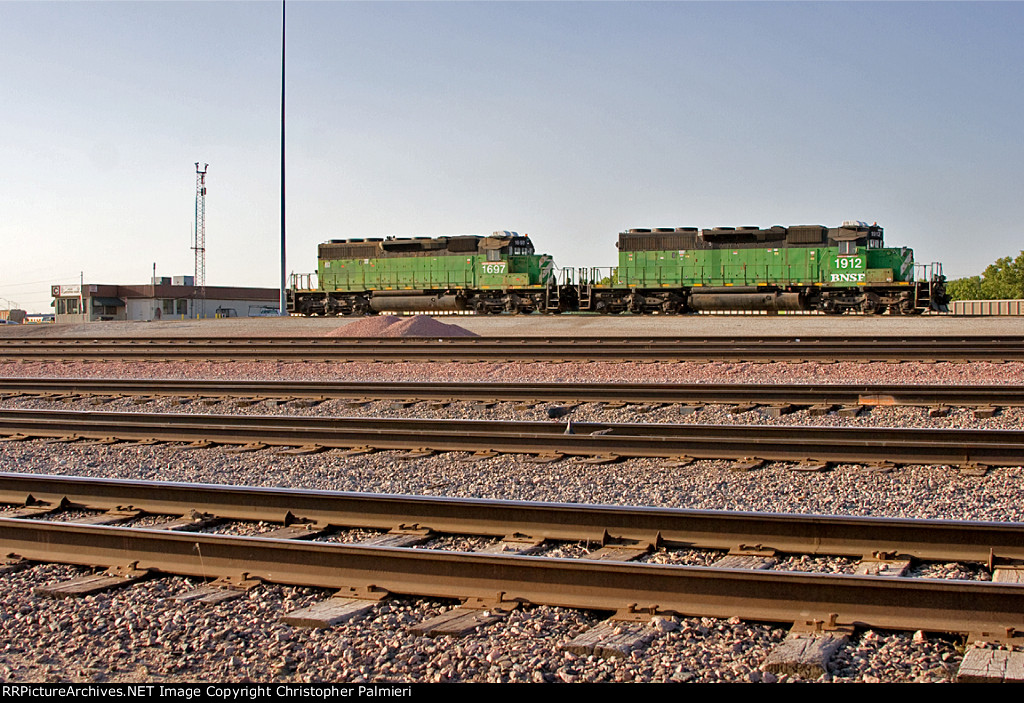 BNSF 1912 and BNSF 1697